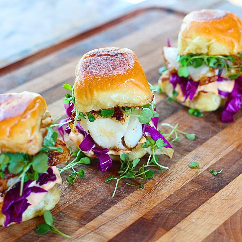 Blackened Fish Sliders with Sriracha Mayo – Hamama